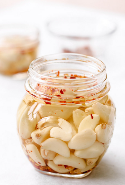 Easy Pickled Garlic (Spicy) - Savoring Italy