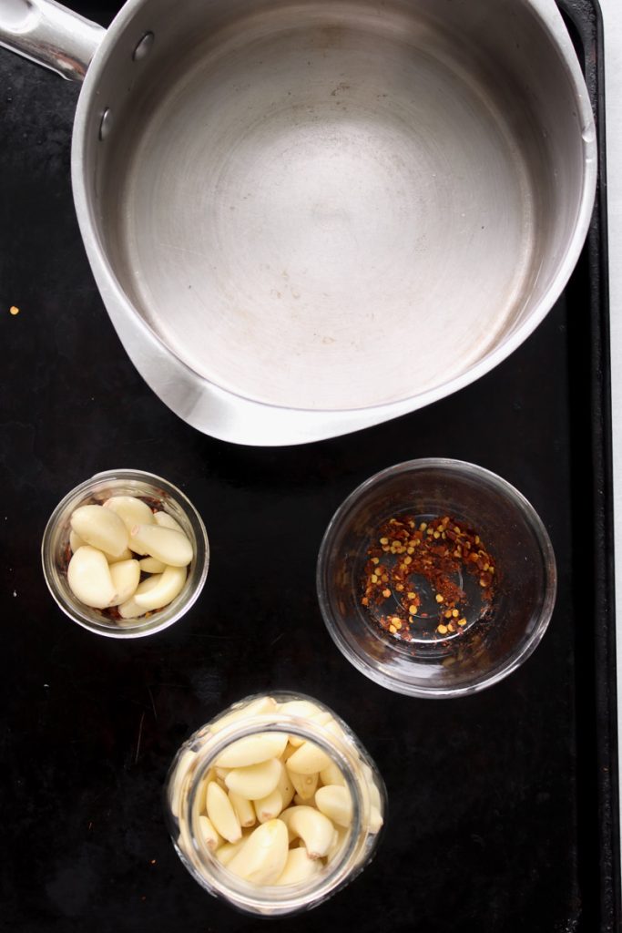 Easy Pickled Garlic (Spicy) - Savoring Italy