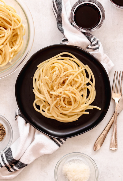 Authentic & Easy Cacio e Pepe (4 ingredients)