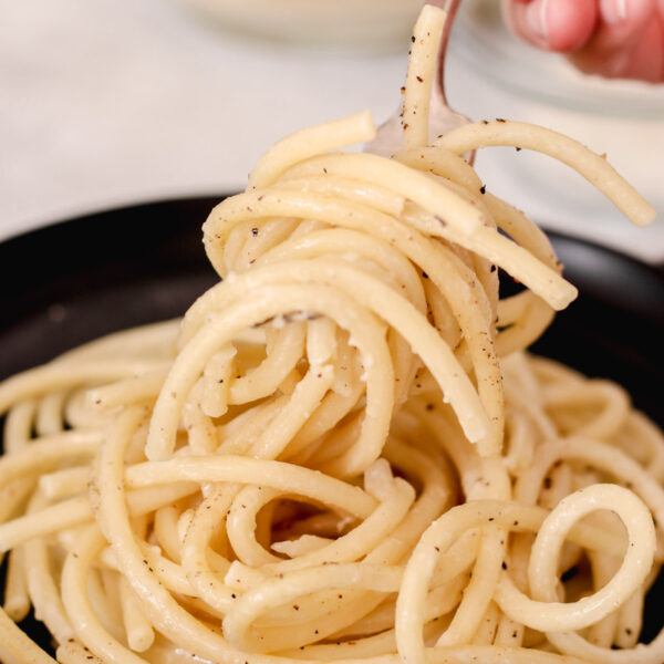 Authentic & Easy Cacio e Pepe (4 ingredients)