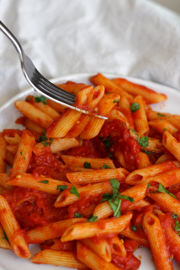 Authentic Penne all’Arrabbiata – Spicy Italian Pasta in 30 Minutes