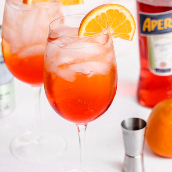 How to Make a Classic Aperol Spritz (4 Ingredients!!) - Savoring Italy