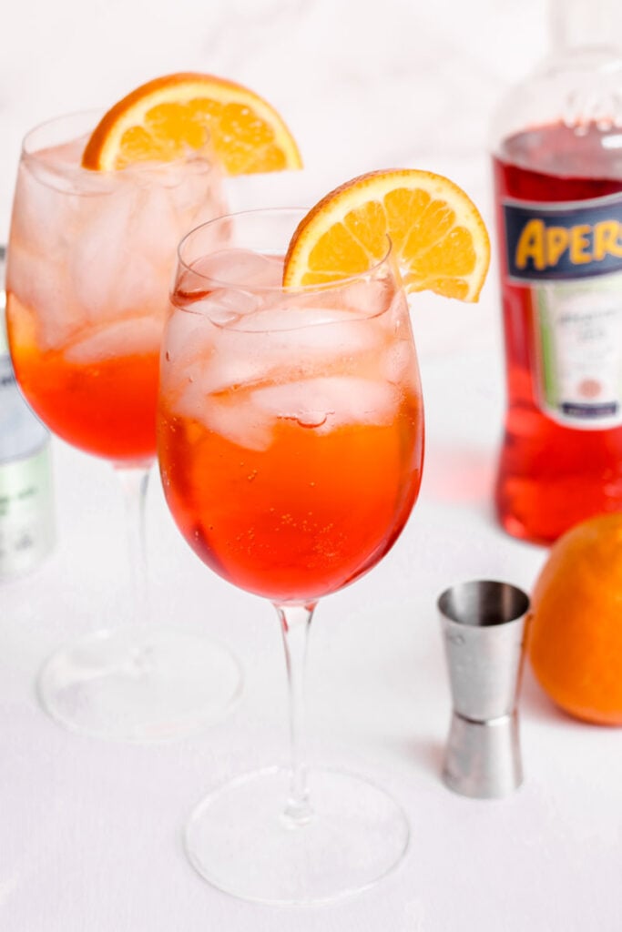How to Make a Classic Aperol Spritz (4 Ingredients!!) - Savoring Italy