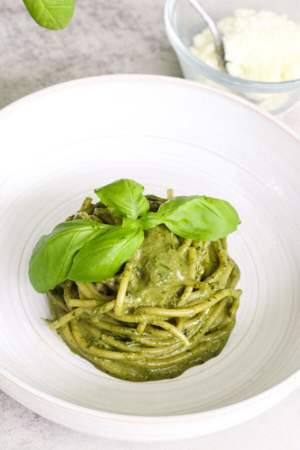 10 Minute Pesto Spaghetti (Pasta al Pesto Genovese)