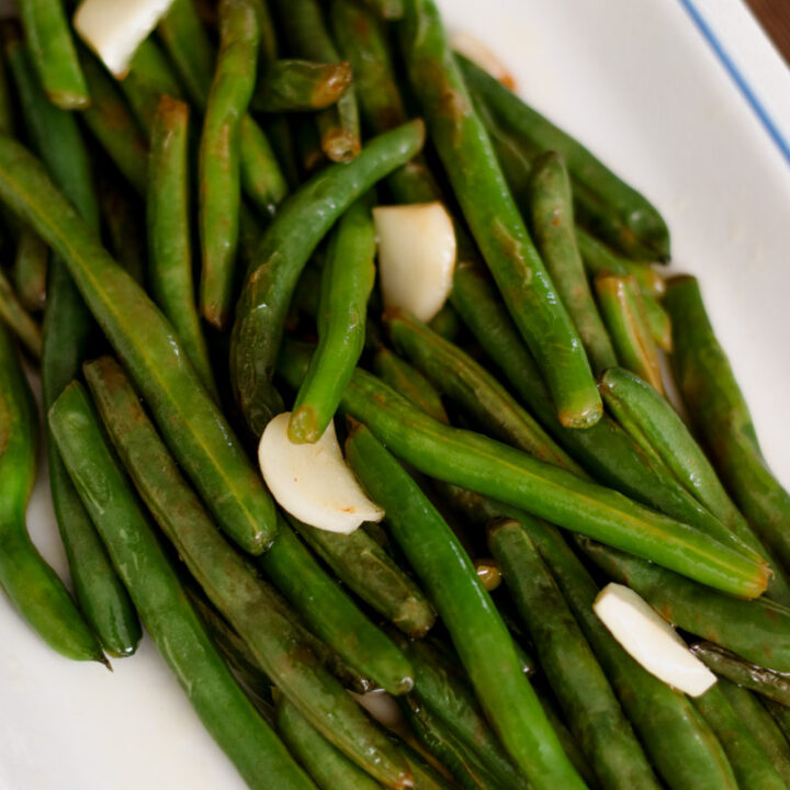 Easy Italian Steamed Green Beans with Garlic - Savoring Italy