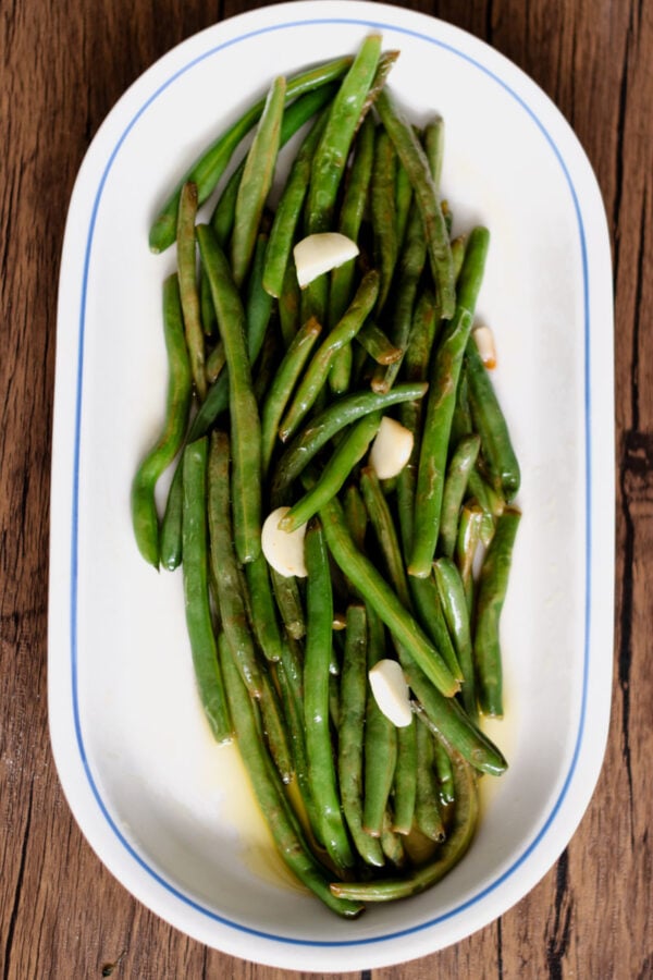 Easy Italian Steamed Green Beans with Garlic - Savoring Italy