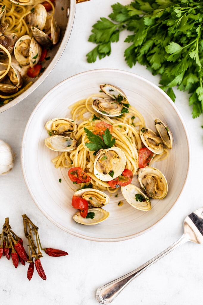 Authentic Linguine alle Vongole (White Clam Sauce)
