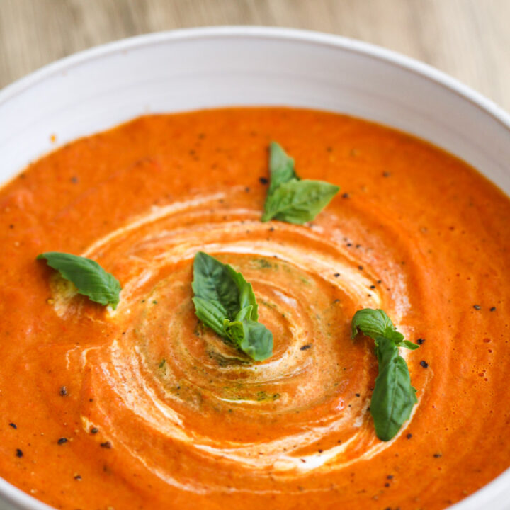 Roasted Red Pepper Soup (Easy & Creamy !) - Savoring Italy